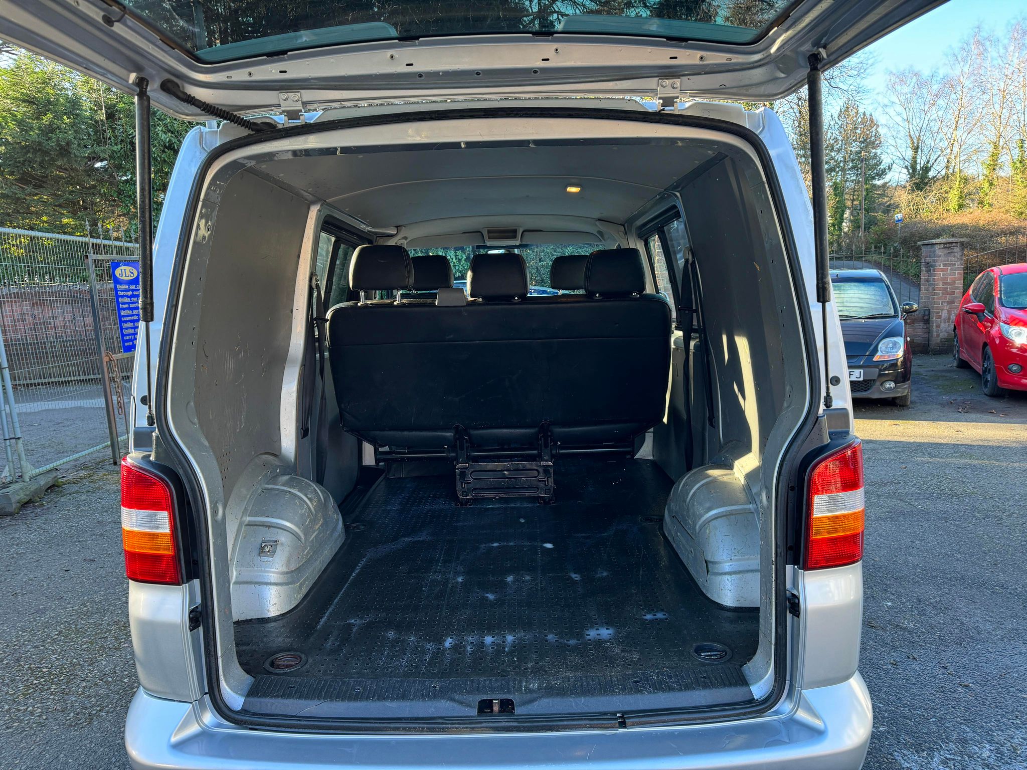 2009 VOLKSWAGEN T5 TRANSPORTER T30 SWB D/C – Jls Car Sales